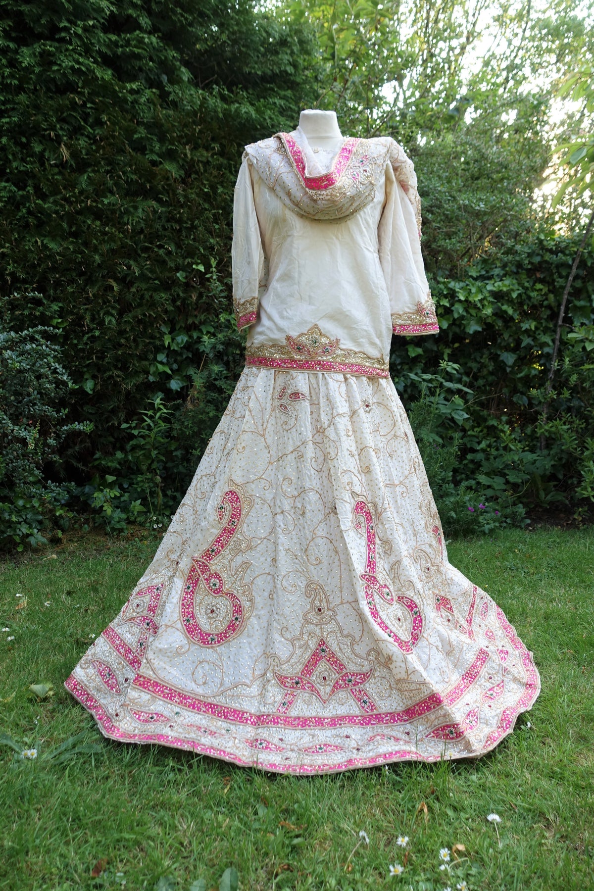 Cream Silk Vintage Lengha - Freesize - Preloved — Indian Suit Company